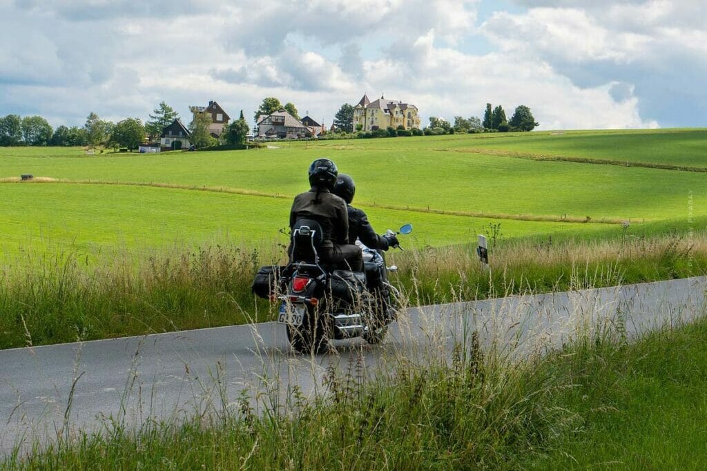 Motorrad fahren lernen: Von Helm bis Stiefel – Tipps für Anfänger ...