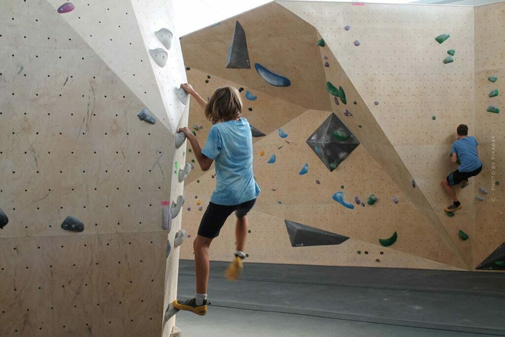 Klettern lernen: Tipps für Anfänger – Karabinerhaken, Kletterwand und ...