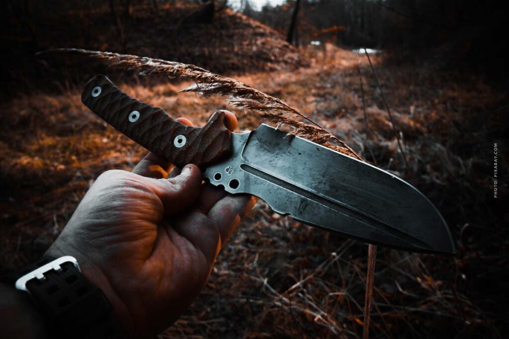 Survival Messer: Eigenschaften, Modelle & Tipps fürs Campen